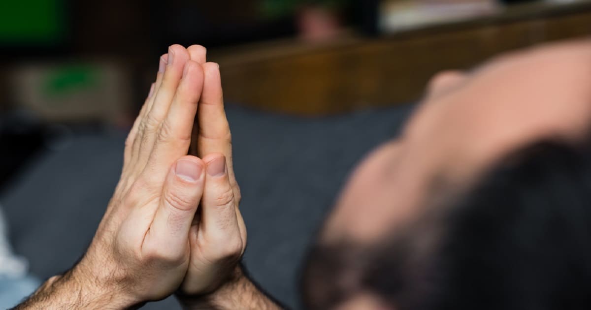 Es necesario negarse a si mismo y seguirlo - Beliefnet