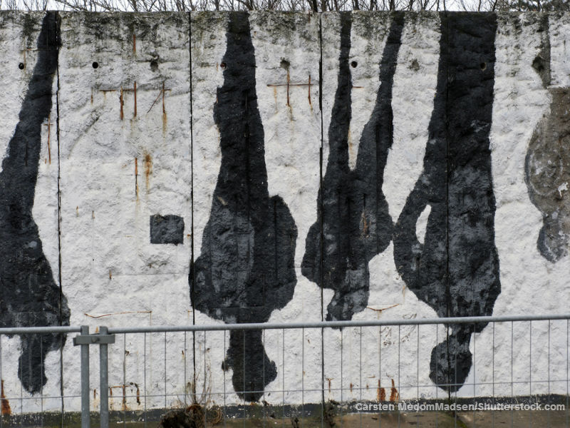 The Berlin Wall: 25 Startling Facts, History and How the Wall Came Down ...